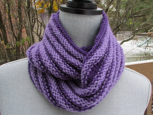 Ravelry: WBW Infinity Loop pattern by Eva Marie