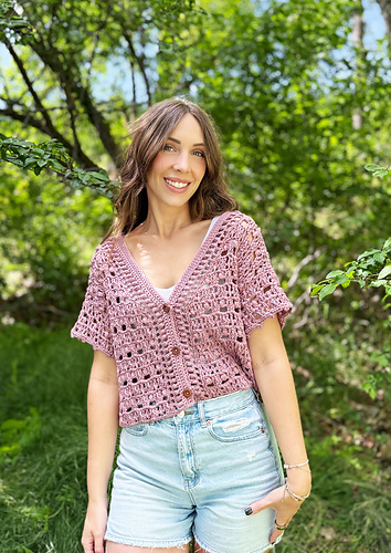 Ravelry: The Boxy Blooms Cardigan pattern by Rachel Misner