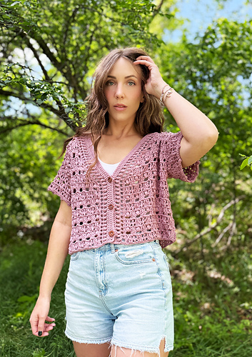 Ravelry: The Boxy Blooms Cardigan pattern by Rachel Misner
