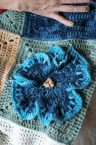 Ravelry: Flores pattern by The Crocheting Carr