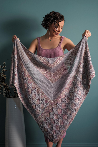Ravelry: Rhombus Cross pattern by Wardah Mhd