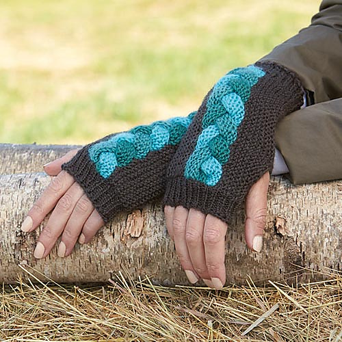 Ravelry: Arya Mitts pattern by Jennifer Raymond