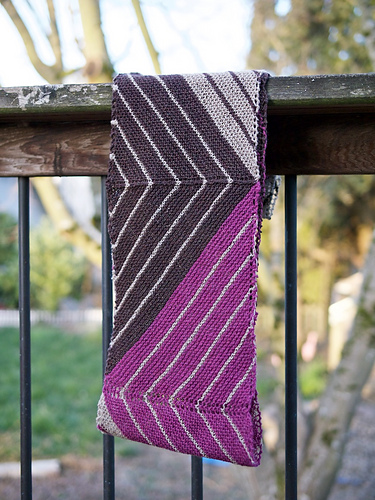 Ravelry: Flying Triangles Cowl pattern by Emily Devlin