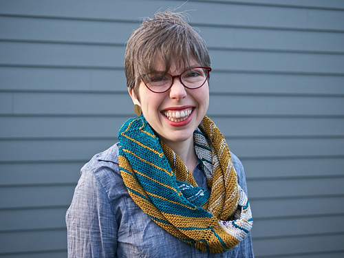 Ravelry: Flying Triangles Cowl pattern by Emily Devlin