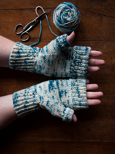 Ravelry: Point Edwards Mitts pattern by Fairlight Fibers