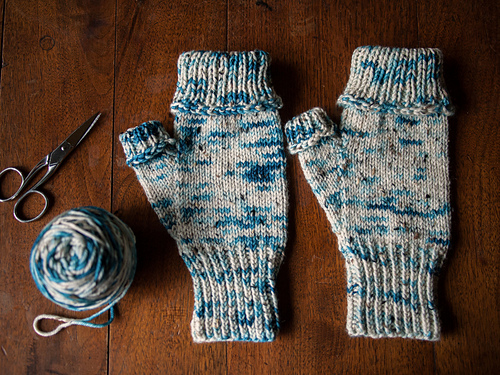Ravelry: Point Edwards Mitts pattern by Fairlight Fibers