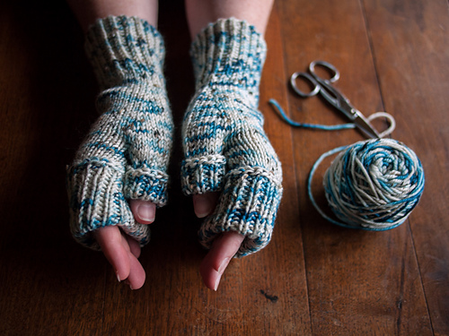 Ravelry: Point Edwards Mitts pattern by Fairlight Fibers