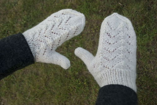 Ravelry: Simple Autumn Mittens pattern by Halldora J