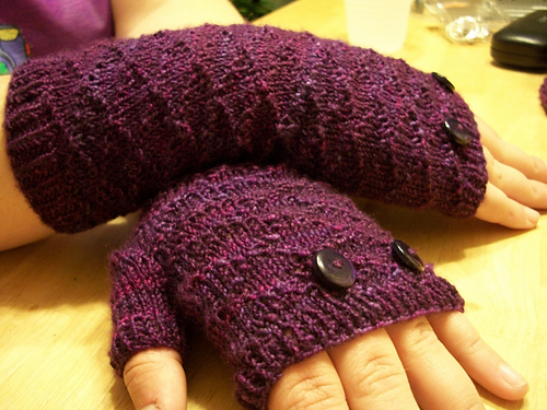 Ravelry: Fully Convertible Mittens pattern by Kaitlyn Yeager