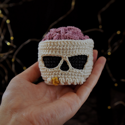 Ravelry: Brainy skull coaster set pattern by Svitlana Hurova