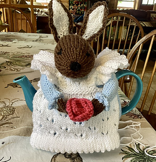 Ravelry: Femminista's Mrs. Bunny Rabbit Tea Cozy