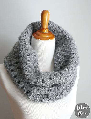Ravelry: Snow Flurries Cowl pattern by Fiber Flux / Jennifer Dickerson