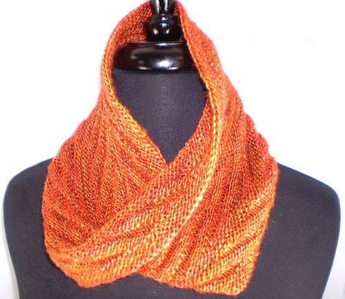 Ravelry: Arrowhead Mobius Cowl pattern by Susan Fricks