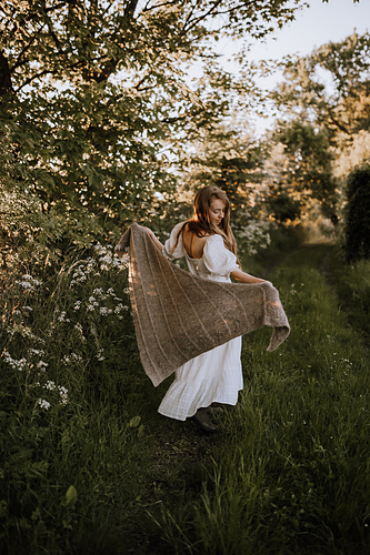 Ravelry: Gro Shawl pattern by Fiber Tales