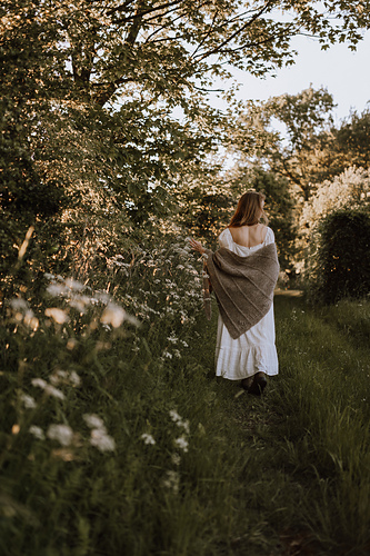 Ravelry: Gro Shawl pattern by Fiber Tales