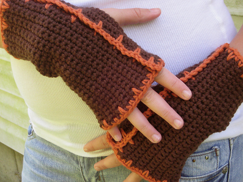 Ravelry: Timber Lily Fingerless Mitts pattern by Erica Jackofsky ...