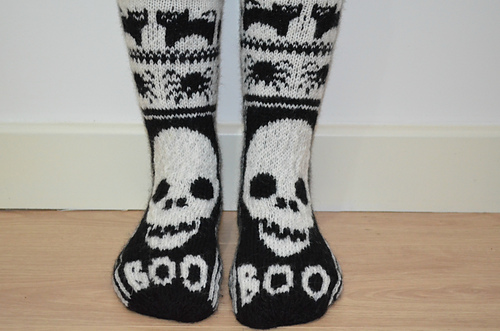 Ravelry: Halloween Skull Socks pattern by Fir Tree Knitwear