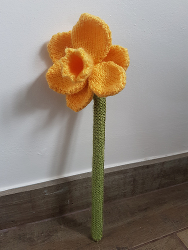 Ravelry: Knitted Daffodil pattern by Fitting in Knitting