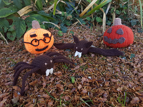 Ravelry: Knitted Bat pattern by Fitting in Knitting