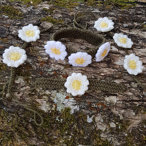 Ravelry: Knitted Daisy Chain Bracelet pattern by Fitting in Knitting