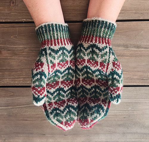 Ravelry: Indiola Mittens pattern by Traci Scott