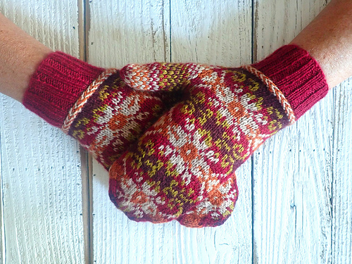 Ravelry: Bella Bella Mittens pattern by Traci Scott