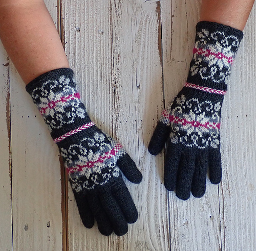 Ravelry: Evening Gloves pattern by Traci Scott