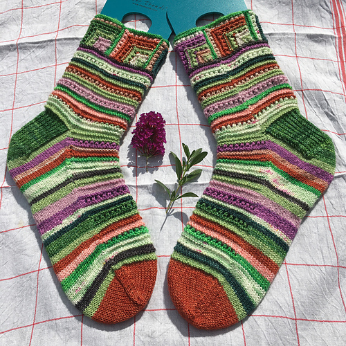 Ravelry: Patch Socks pattern by minja's
