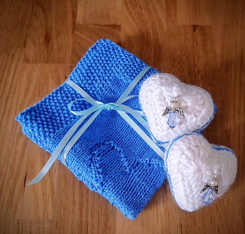 Ravelry: 4 Hearts square pattern by Petra Breakstone