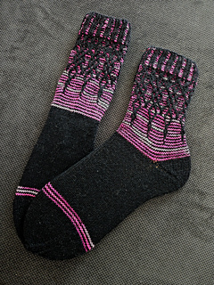 Ravelry: Flying-Needles' Socken "Florista"