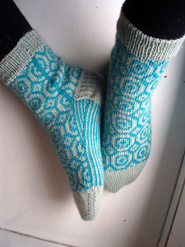 Ravelry: Circle Socks pattern by Fnugg