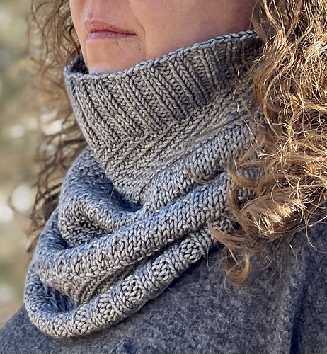 Ravelry: Tide and Pebble Cowl Two Ways pattern by Shilo Weir