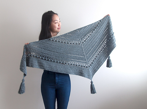 Ravelry: Stormborn Wrap pattern by Grace Forthefrills