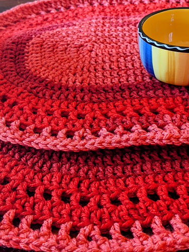 Ravelry: Oval Placemat pattern by Suzanne Carlson