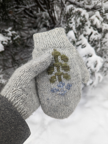 Ravelry: Arianne Mittens pattern by Fox & Folk