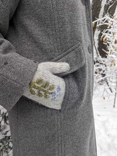 Ravelry: Arianne Mittens pattern by Fox & Folk