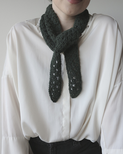 Ravelry: Medeliukas Mini & Regular Scarf pattern by Freaky For Yarn