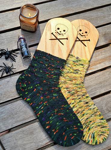 Ravelry: The Anansi Socks pattern by Michelle Enerson