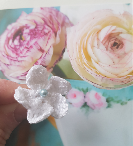 Ravelry: Plumeria Flower & Leaf pattern by Freja Blomst