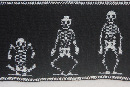 Ravelry: Dancing Skeletons Double Knit Scarf pattern by Frivolite ...