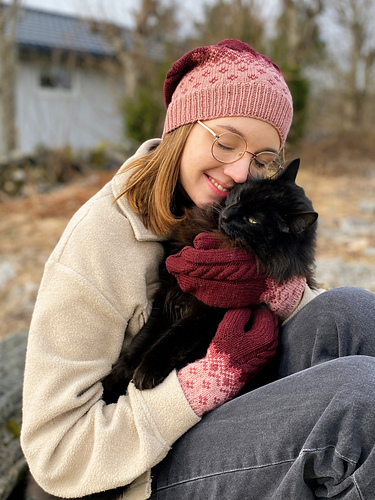 Ravelry: Aslaug lue og votter pattern by Alice Olsen Skjønberg