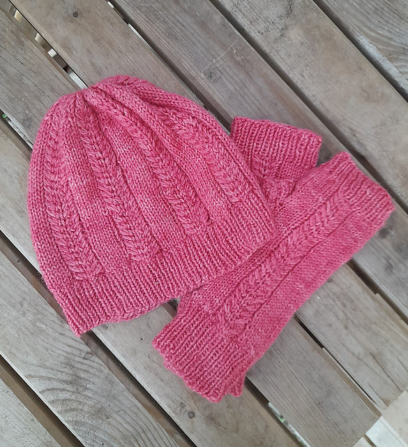 Ravelry: Hatchmere hat and mitts pattern by Hanna Gough