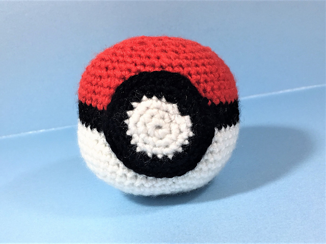 Ravelry: Pokémon Ball pattern by Teenie Crochets