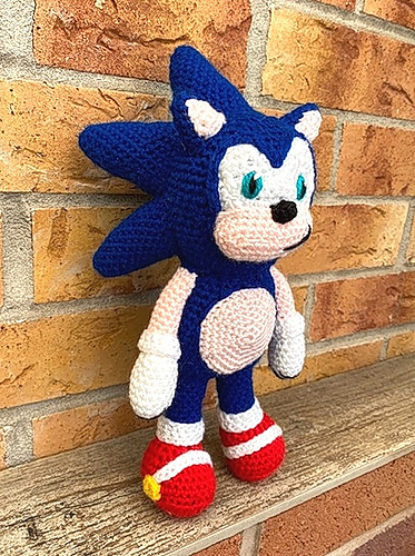Ravelry: Sonic The Hedgehog pattern by Teenie Crochets