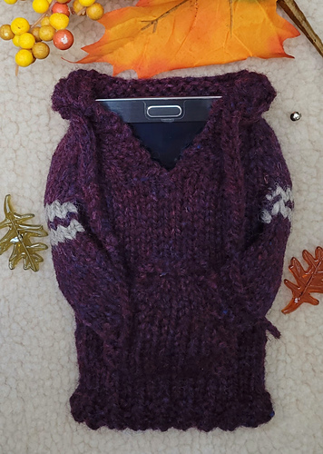 Ravelry: Phone Sweaters pattern by Maria Do Souto