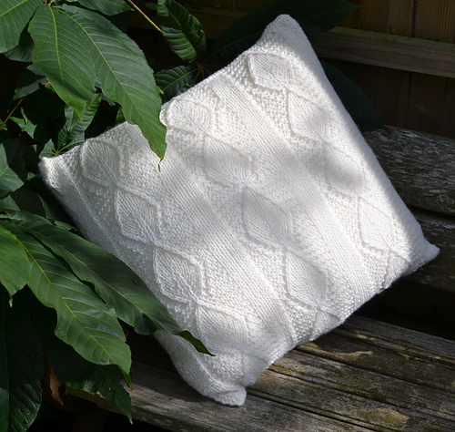 Ravelry: Leaf Cushion pattern by Ginny Sturdy