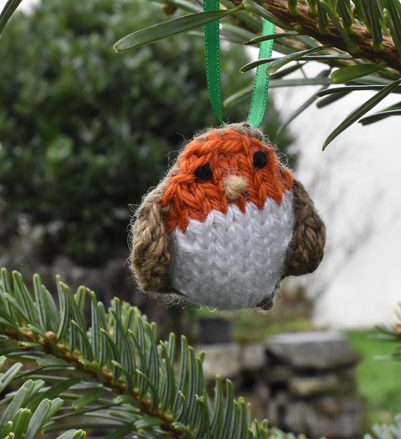 Ravelry: Little Christmas Robin pattern by Ginny Sturdy