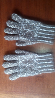 Ravelry: Double Gloves or Trigger Mittens pattern by Beryl Little