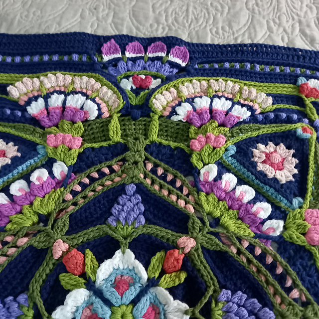 Ravelry: Goffel's Folksy Chrysalis Throw