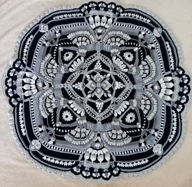 Ravelry: Goffel's B&W Chrysalis Throw